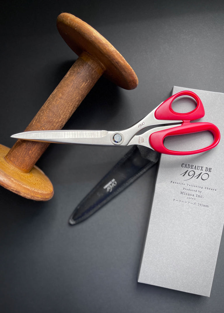 Cadeaux de 1910 Tailors Shears. 9.5" Red – Miss Maude