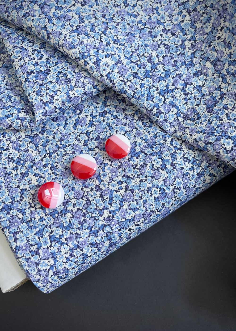 🧵Bon Bon Strawberry Button 15mm – Miss Maude