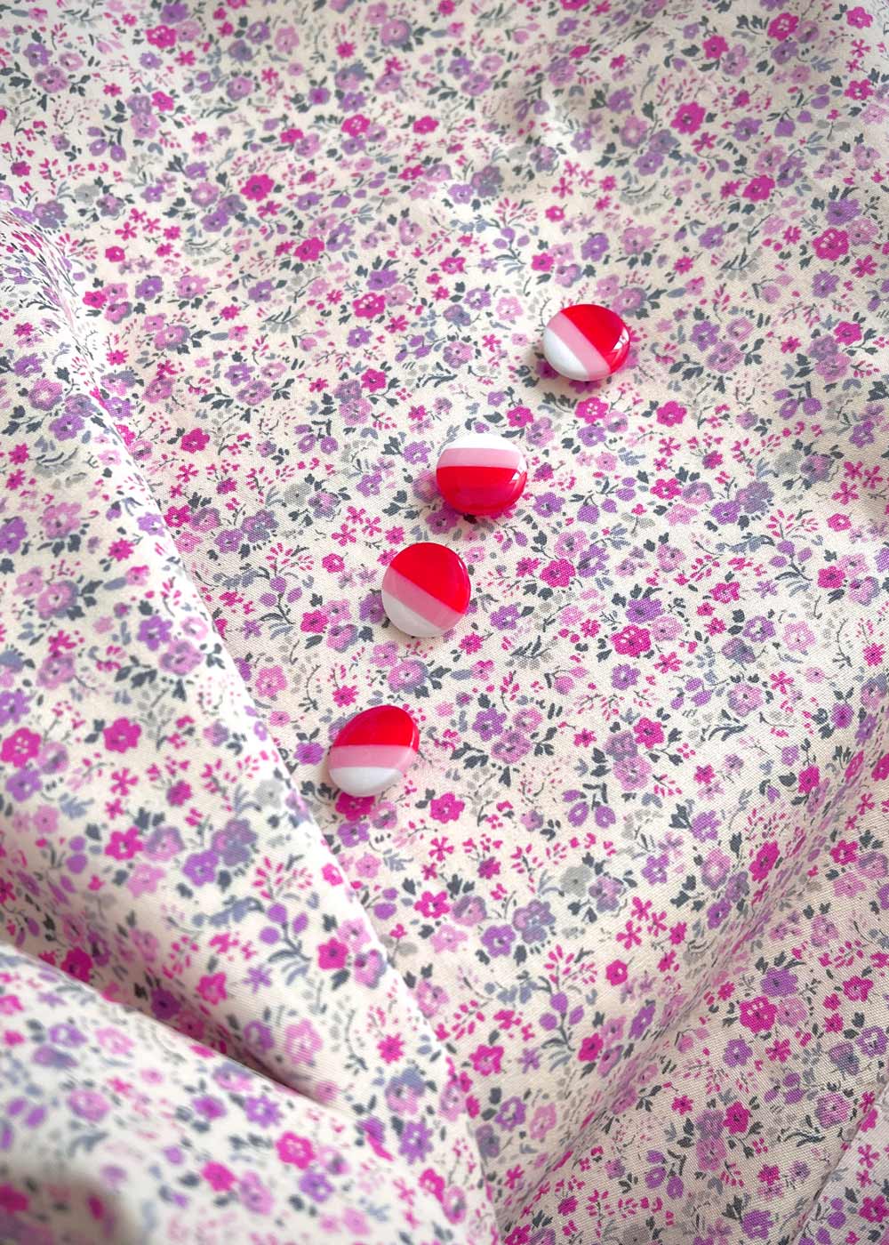 🧵Bon Bon Strawberry Button 15mm – Miss Maude