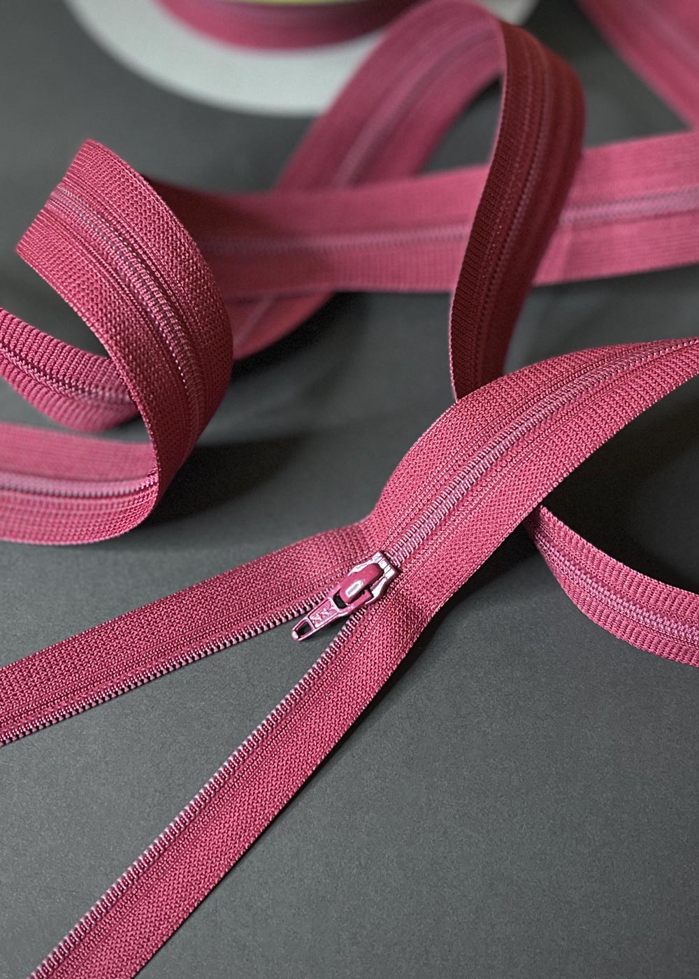 YKK, Continuous Zip. Col 527 – Miss Maude