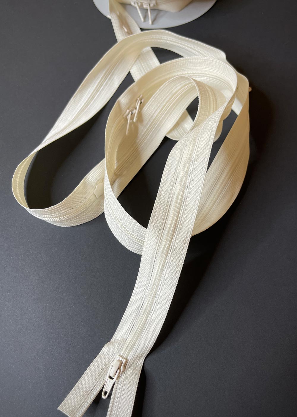 YKK, Continuous Zip. Col 801 – Miss Maude