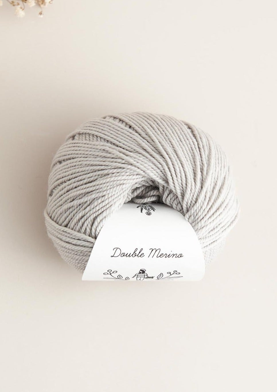 Along Avec Anna. Double Merino 8ply, Louve – Miss Maude